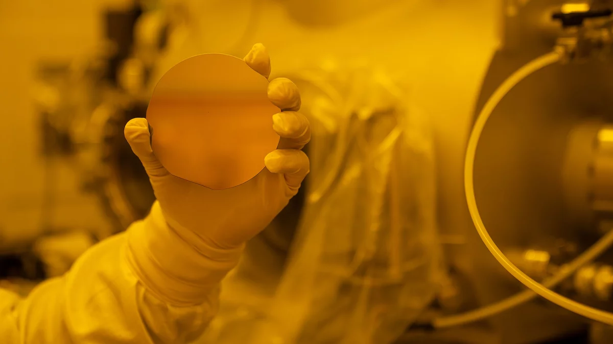 PSI researchers use extreme UV light to produce tiny structures for ...