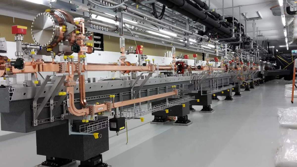 Installation progress of the SwissFEL Linac | SwissFEL | Paul Scherrer ...
